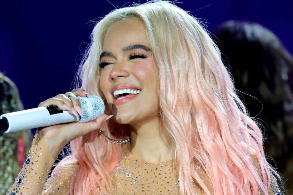 Karol G anuncia su compromiso en pleno concierto en vivo – El Momento ...
