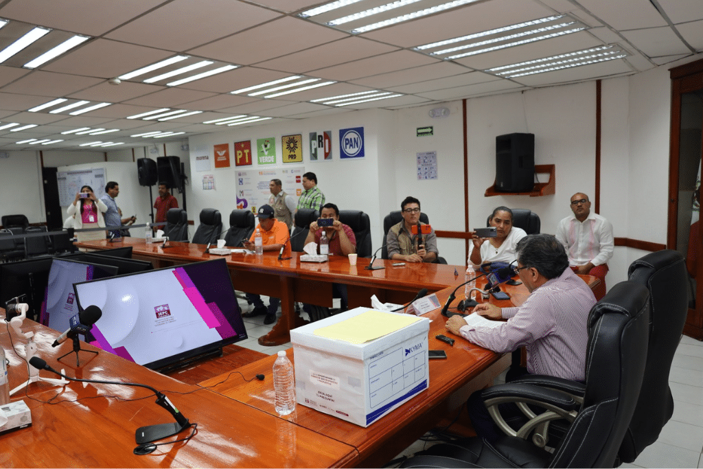 Recibe IEPCT material electoral para simulacro de comicios del 2 de ...