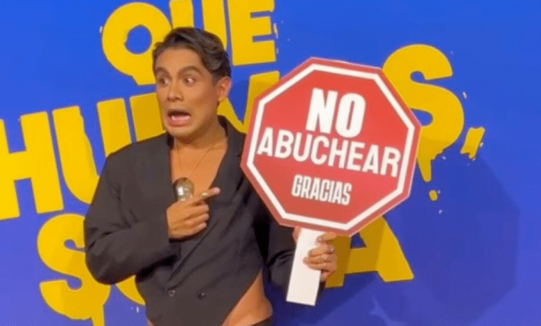 Ricardo Peralta pide respeto al público en la premiere de ‘Qué huevos ...
