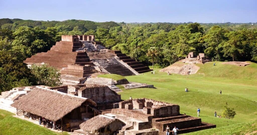Zona Arqueológica de Comalcalco: Legado maya en ladrillo