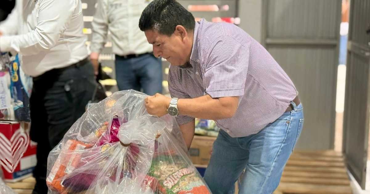 Donan 3 toneladas de ayuda a personas vulnerables en Tabasco