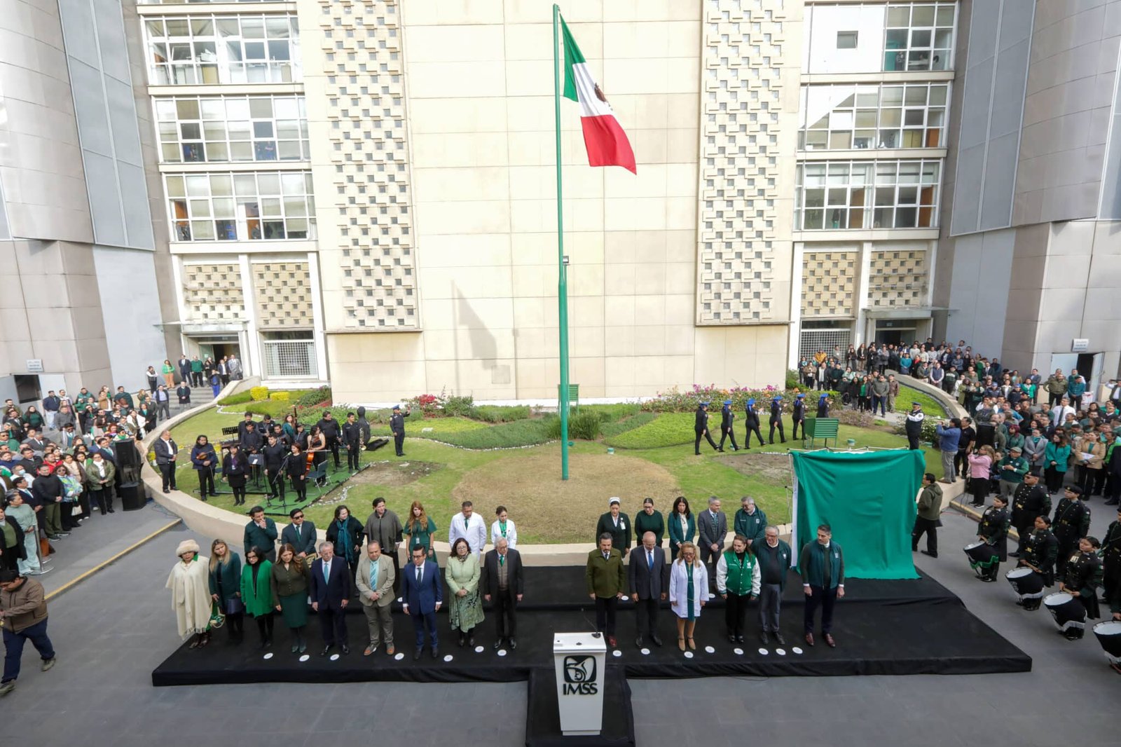 A 83 años de su fundación el IMSS sigue en crecimiento y viveel mejor ...